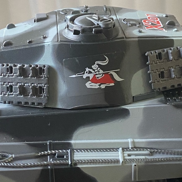 Toys | King Tiger Battery Operated Die Cast Military Tank No6203 With ...